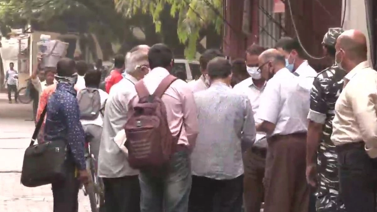 Dawood Ibrahim Money Laundering Case: ईडी ची कुर्ला मध्ये Goawala ...