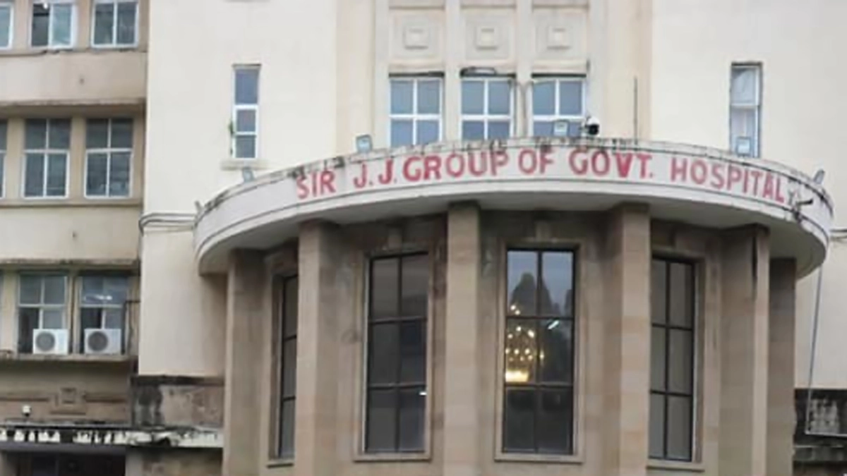 मुंबईतील JJ Hospital चे Hostel पडण्याच्या मार्गावर, खांब तुटले असून ...