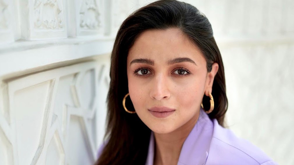 Alia Bhatt: आलिया भट्टने रणबीर कपूर आणि मुलगी राहा सोबतचे नववर्ष साजरे ...