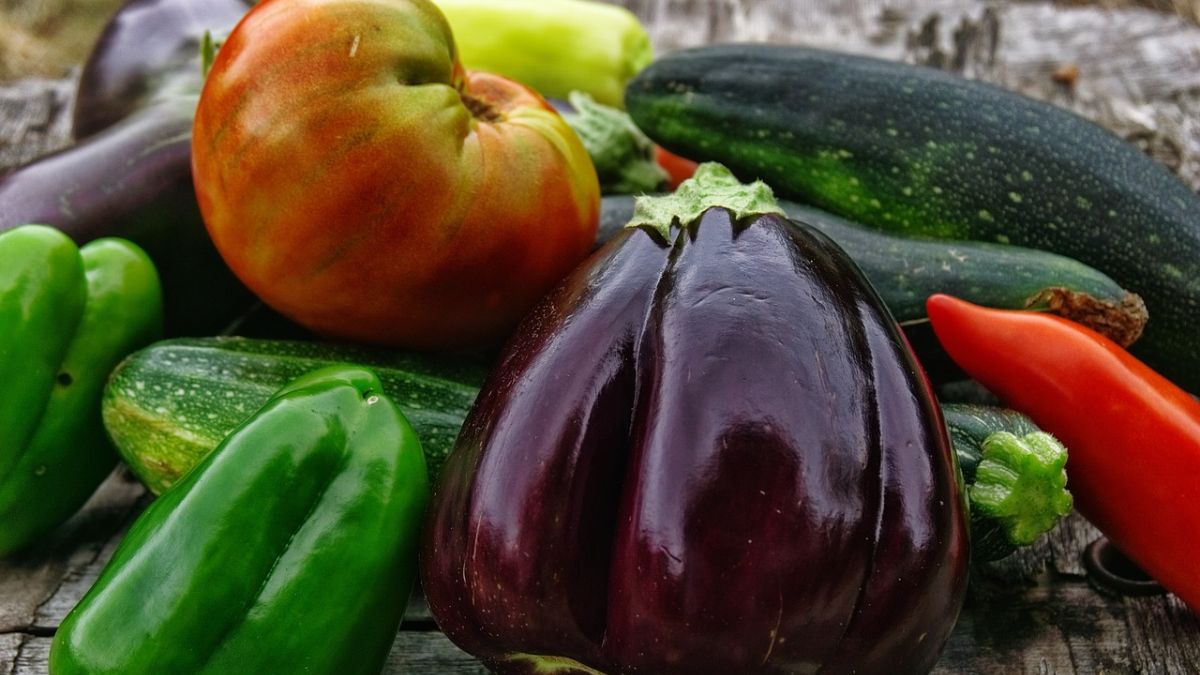 Vegetable Rates Increases: भाजीपाल्यांचे दर गगनाला भिडले; बाजारात आवक ...